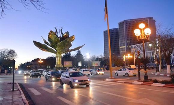 Tourisme : après avoir visité Béjaïa, un Américain explore Sétif ...