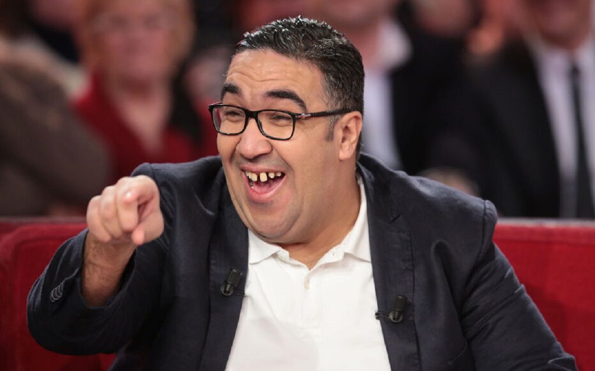 Victime d'un AVC, l'humoriste franco-algérien Wahid Bouzidi placé dans ...