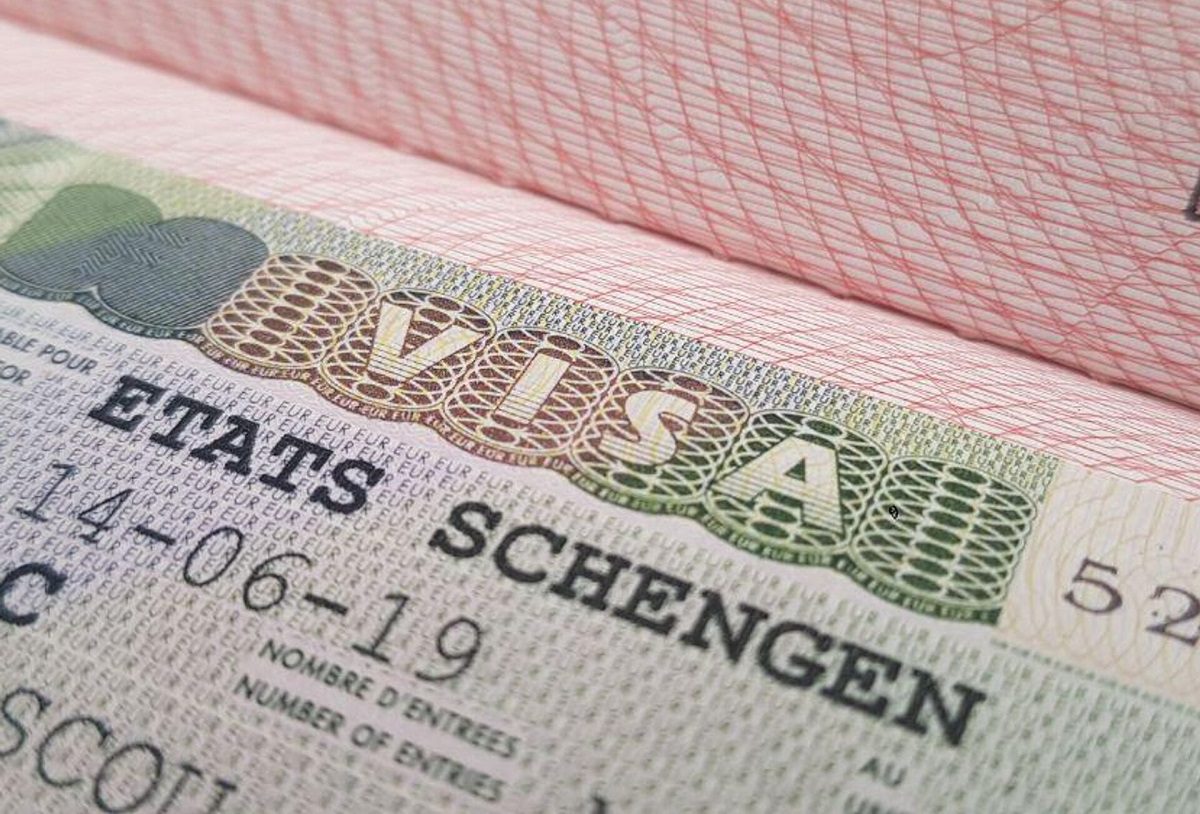 Arnaque aux rendez-vous visas : le propriétaire d'une agence de voyages arrêté à Béjaïa - Algerie360