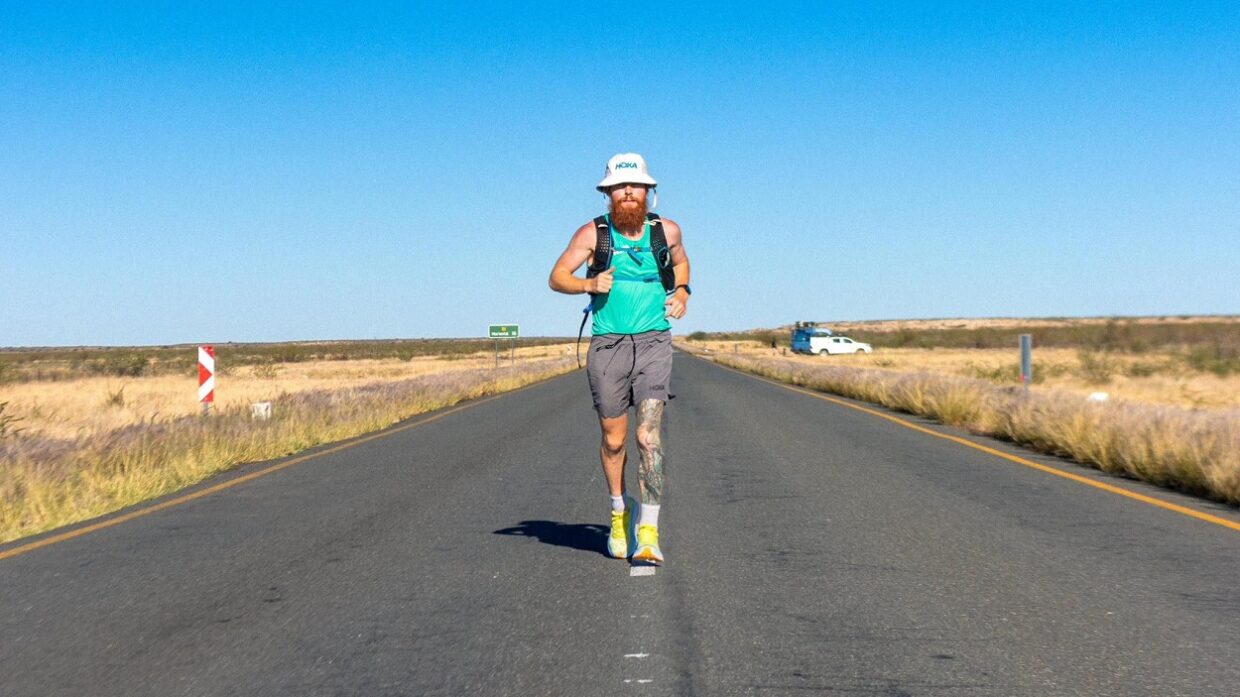 Faute de visa algérien, Russell Cook risque d'abandonner sa course à ...
