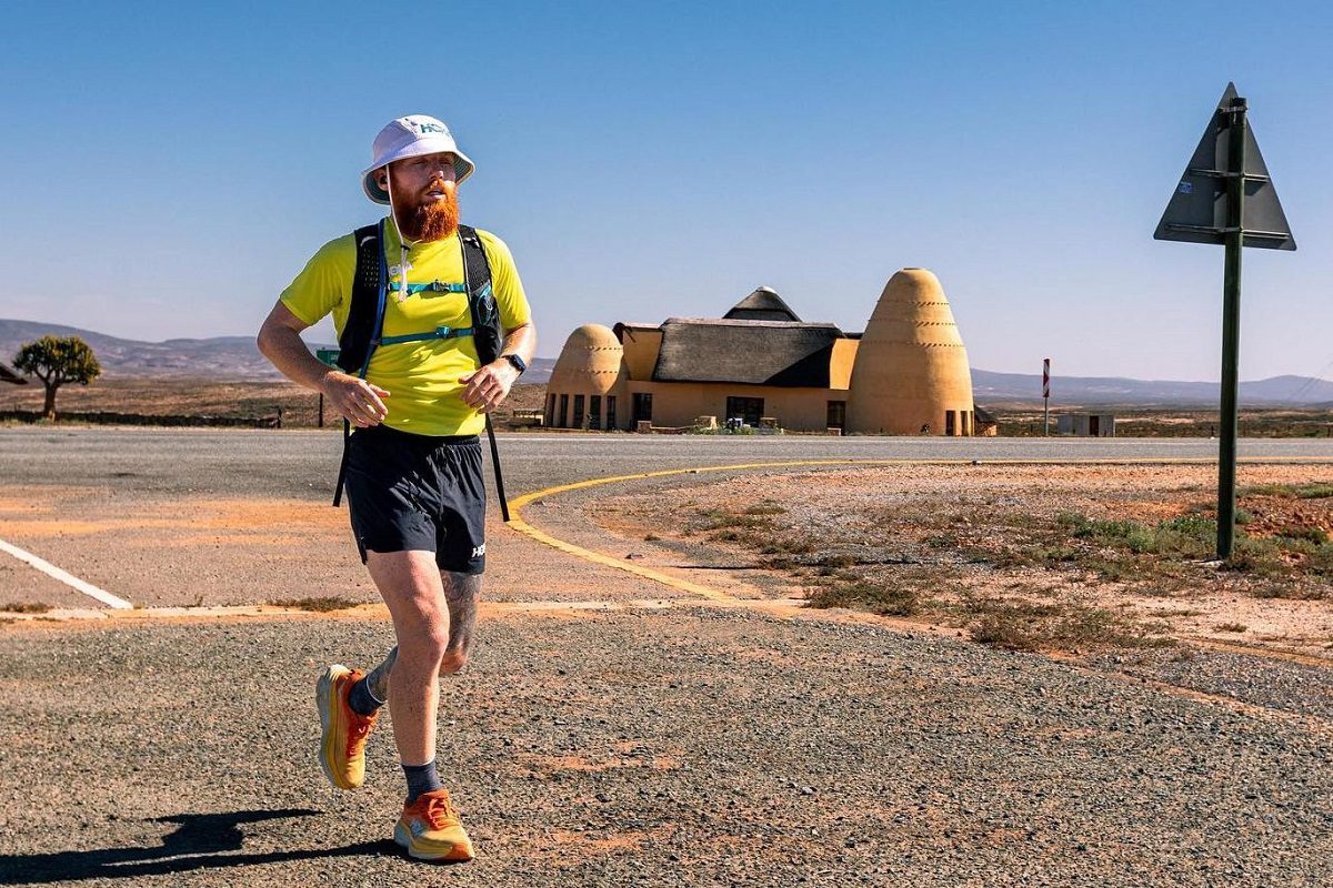 Après l'Algérie, l'aventurier Russell Cook arrive en Tunisie et achève ...