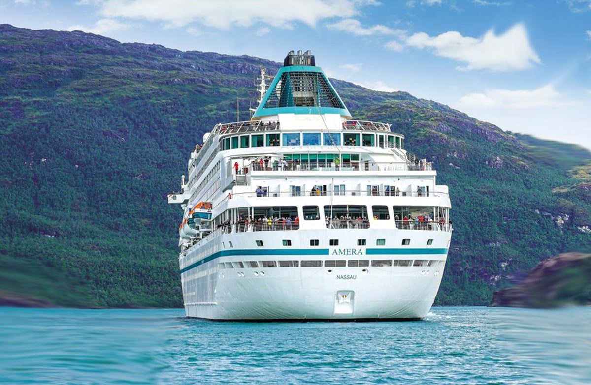 Après le port d'Alger, le navire de croisière MS AMERA jette l'ancre à ...