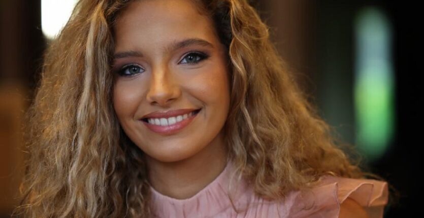 Miss France 2025 : d'origine algérienne, Sabah Aib élue Miss Nord Pas ...