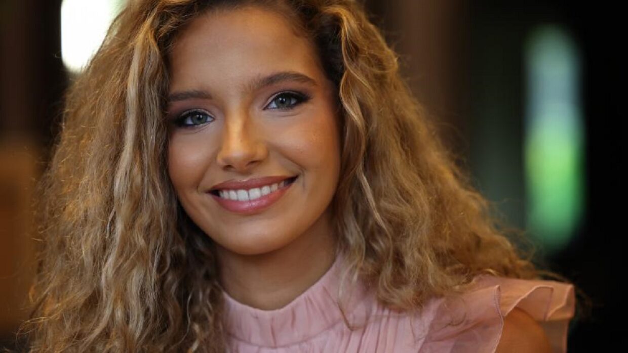 Miss France 2025 : d'origine algérienne, Sabah Aib élue Miss Nord Pas ...