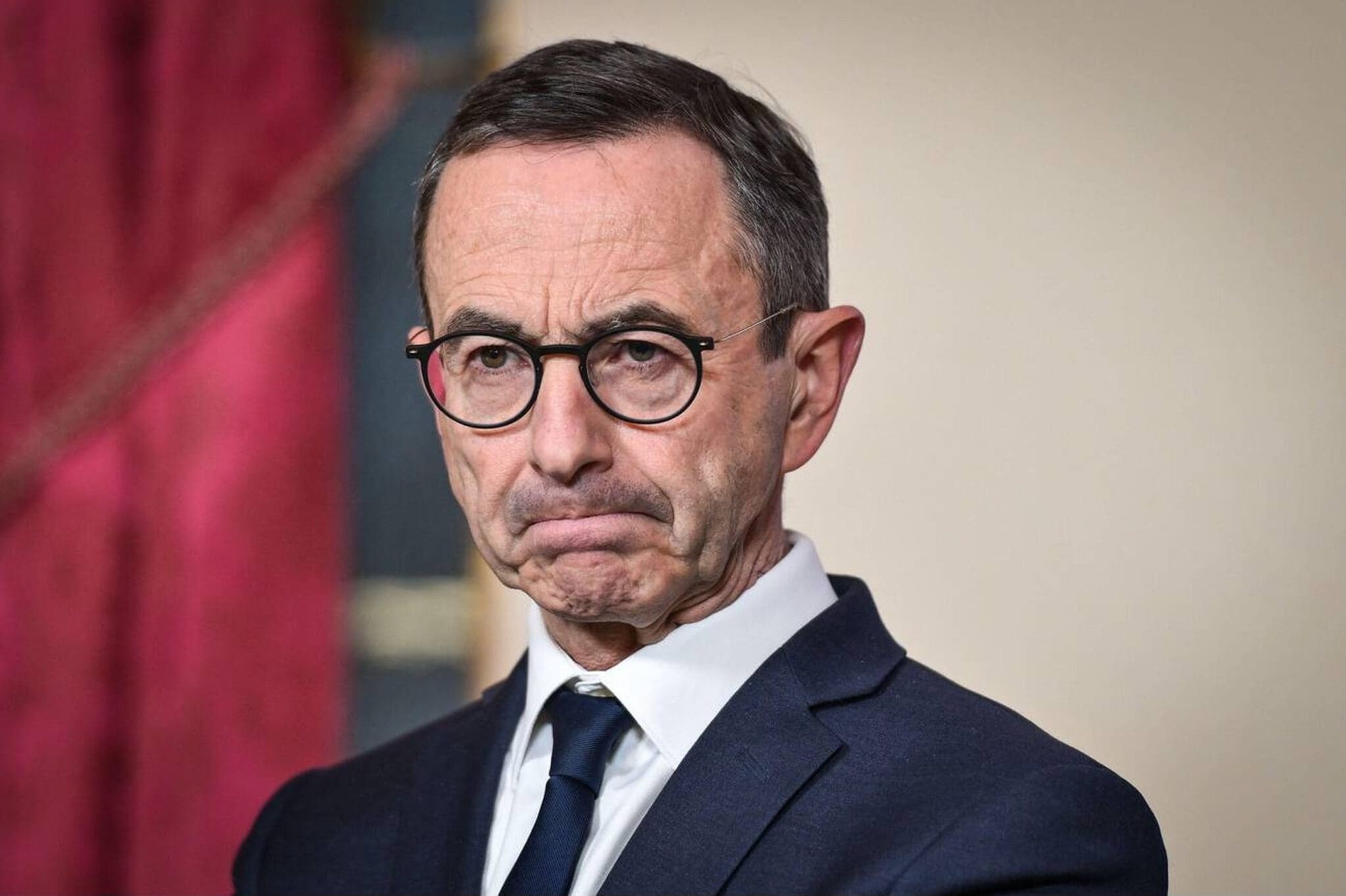 France : avant son départ, Retailleau durcit l’accès aux cartes de ...