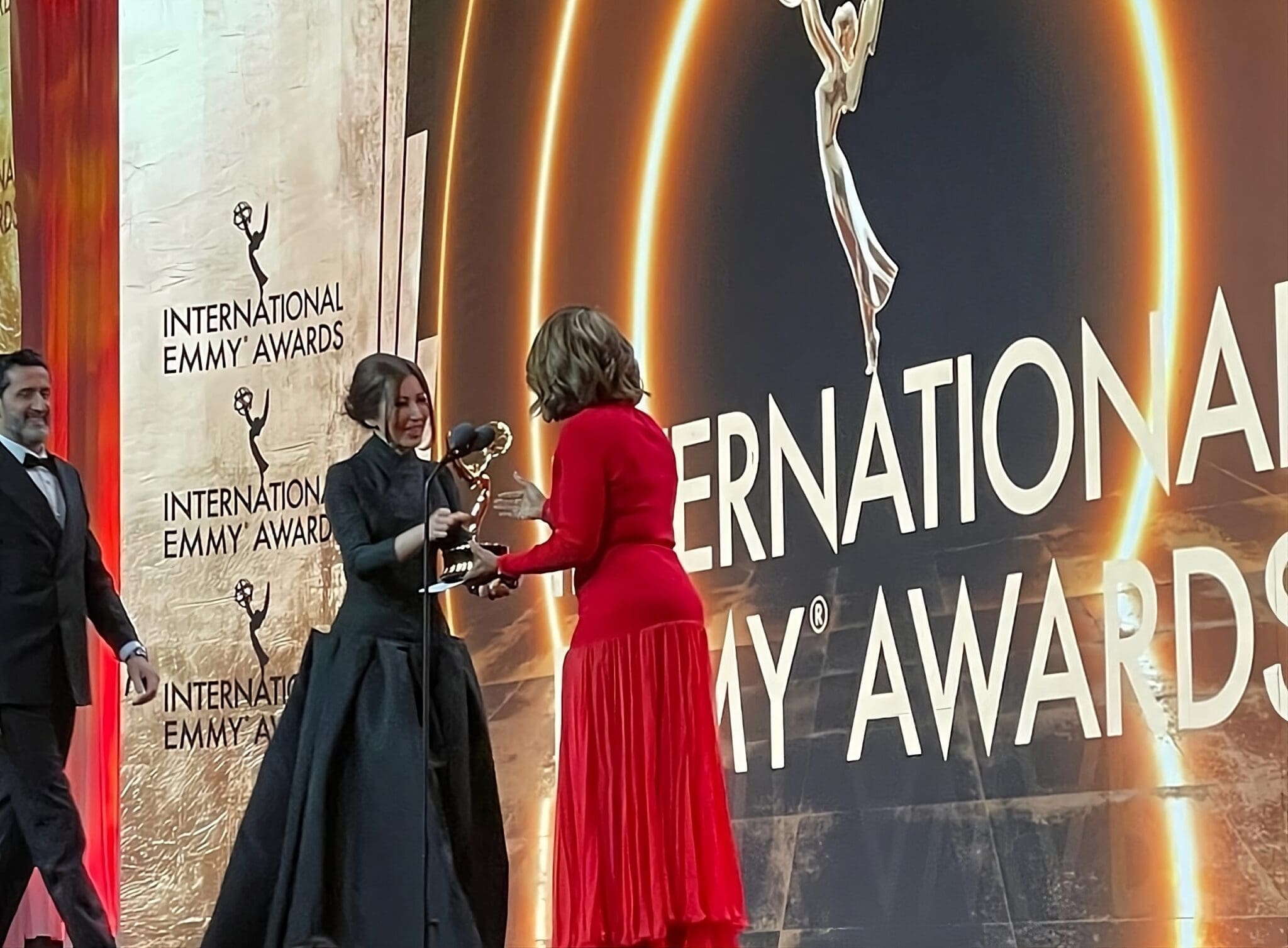 Emmy Awards 2025 : la journaliste algérienne Fayrouz Ziani distinguée à ...