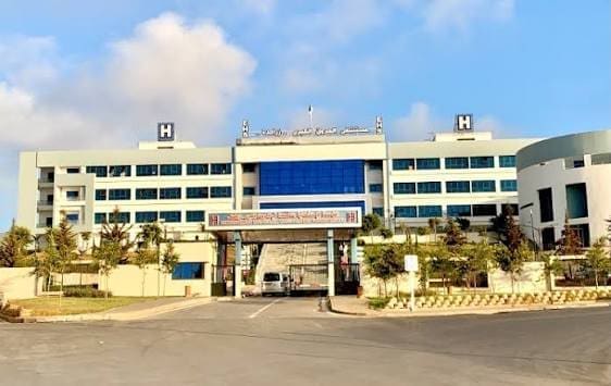 Exploit médical : Une tumeur de 12 kg extraite avec succès à l’hôpital ...