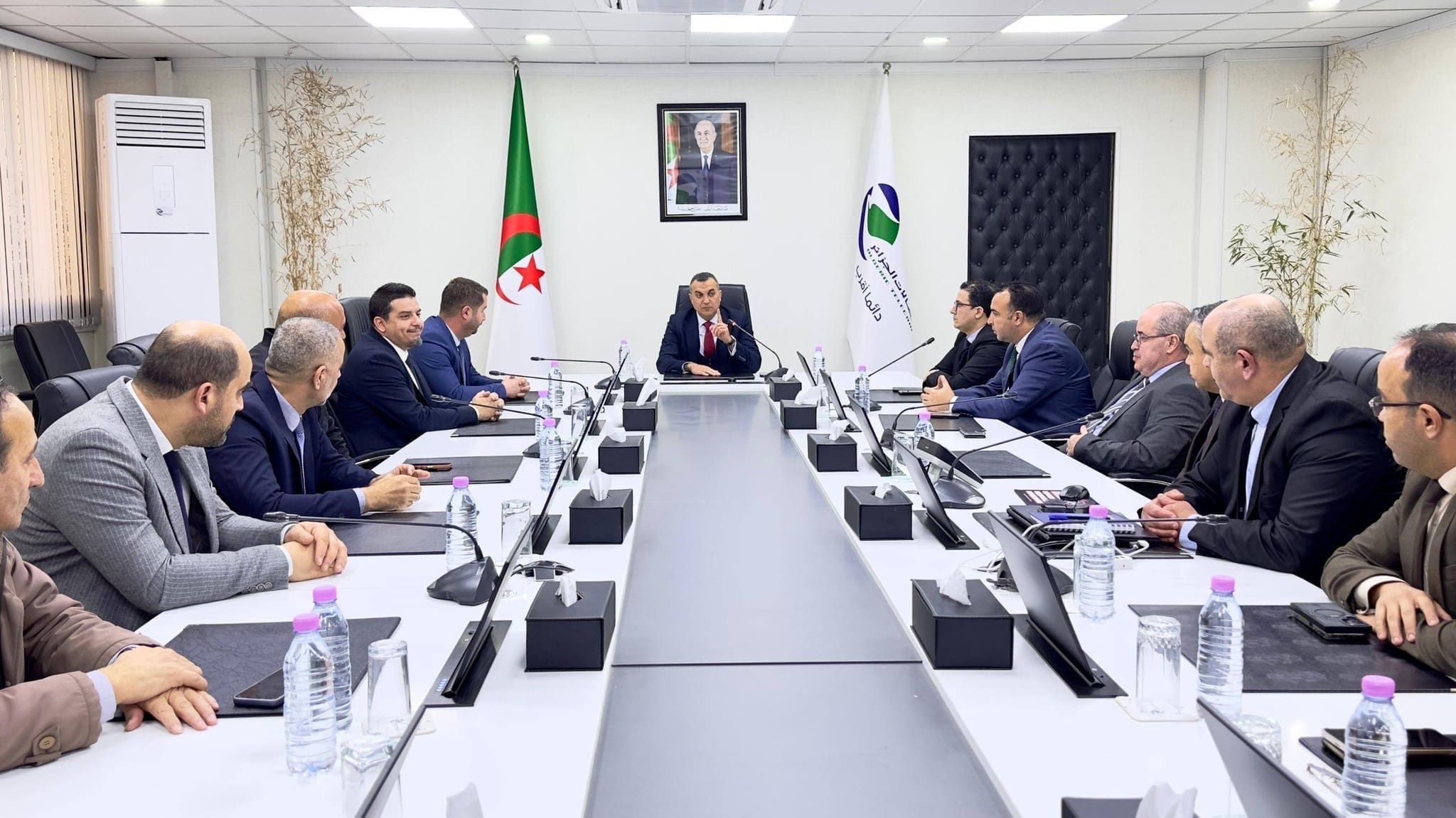Algérie Télécom change de PDG : le ministre Zerrouki installe le ...