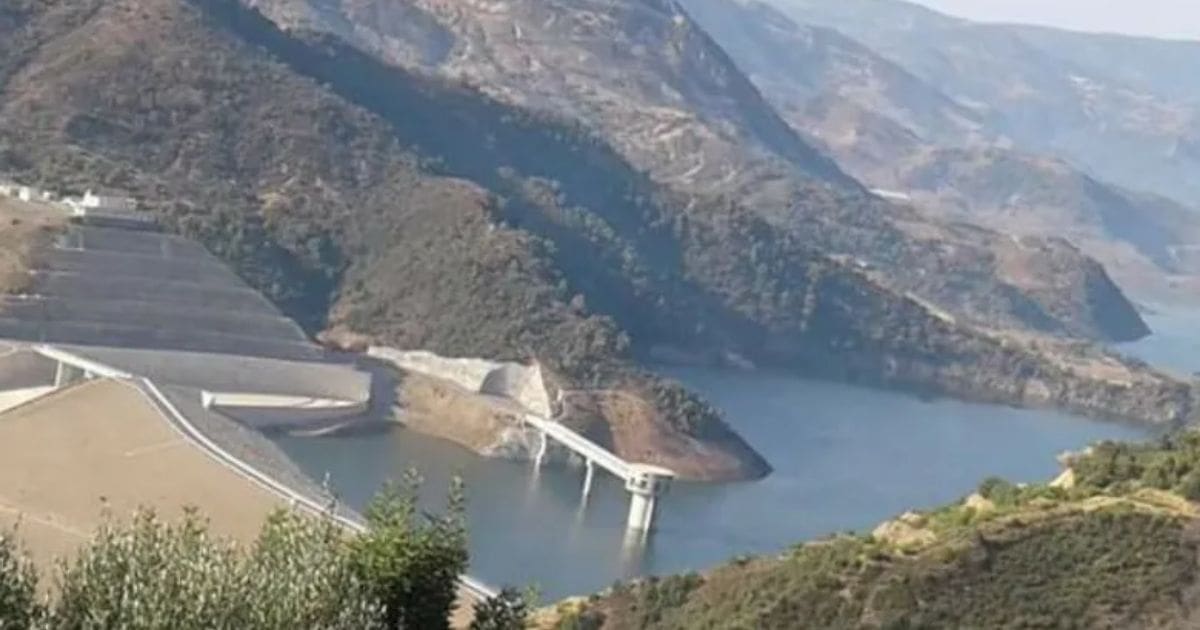Une première depuis sa mise en service : Ce barrage stratégique fait ...